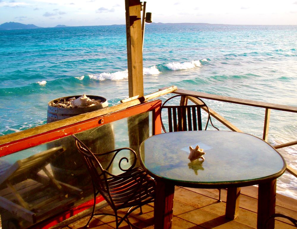 Ode to the Caribbean beach bar - seasonedtraveler.ca